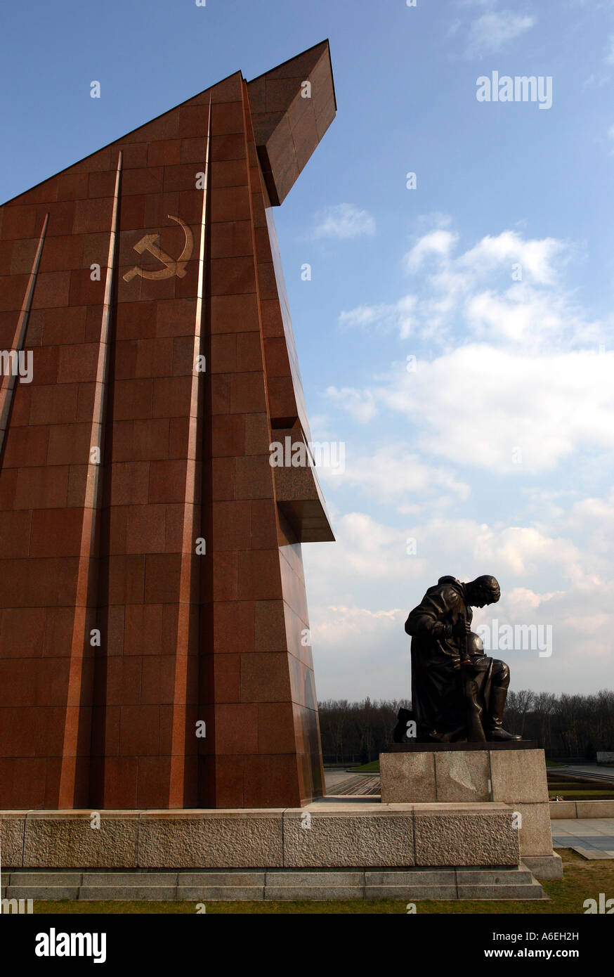 The Soviet War Memorial in Treptower Park in Berlin Stock Photo - Alamy