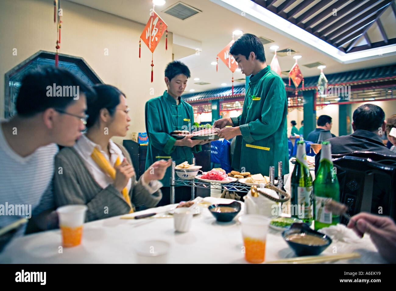 Chinese restaurant employees hi-res stock photography and images - Alamy
