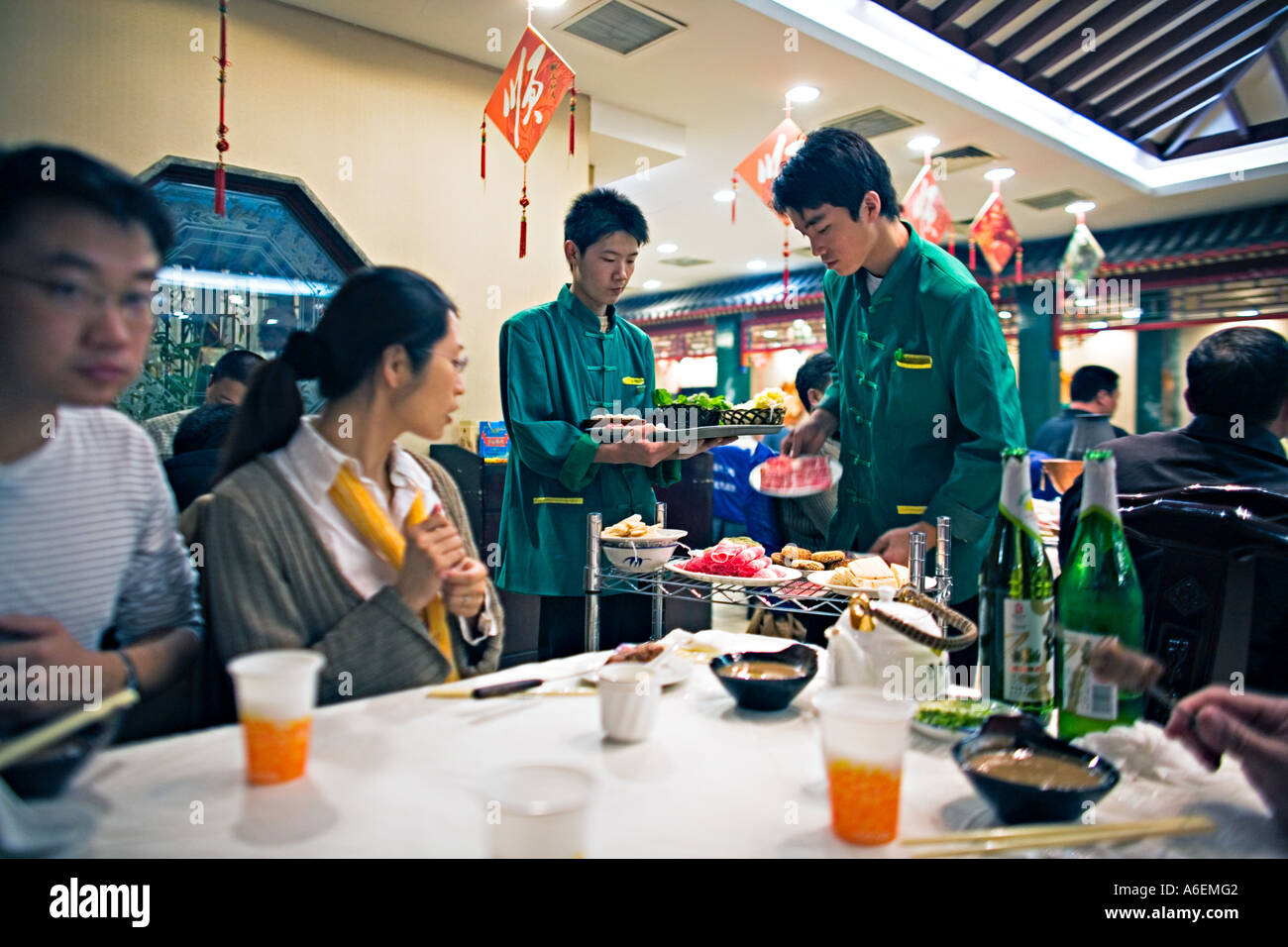 Chinese restaurant employees hi-res stock photography and images - Alamy