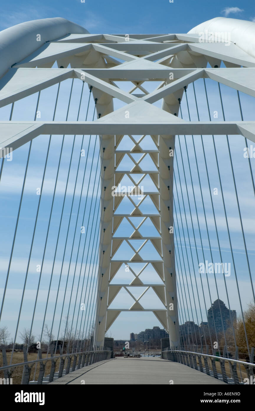 Foot bridge over river hi-res stock photography and images - Alamy