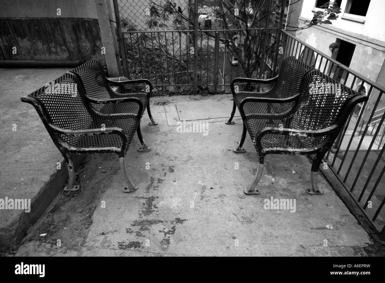 Connected metal chairs hi-res stock photography and images - Alamy