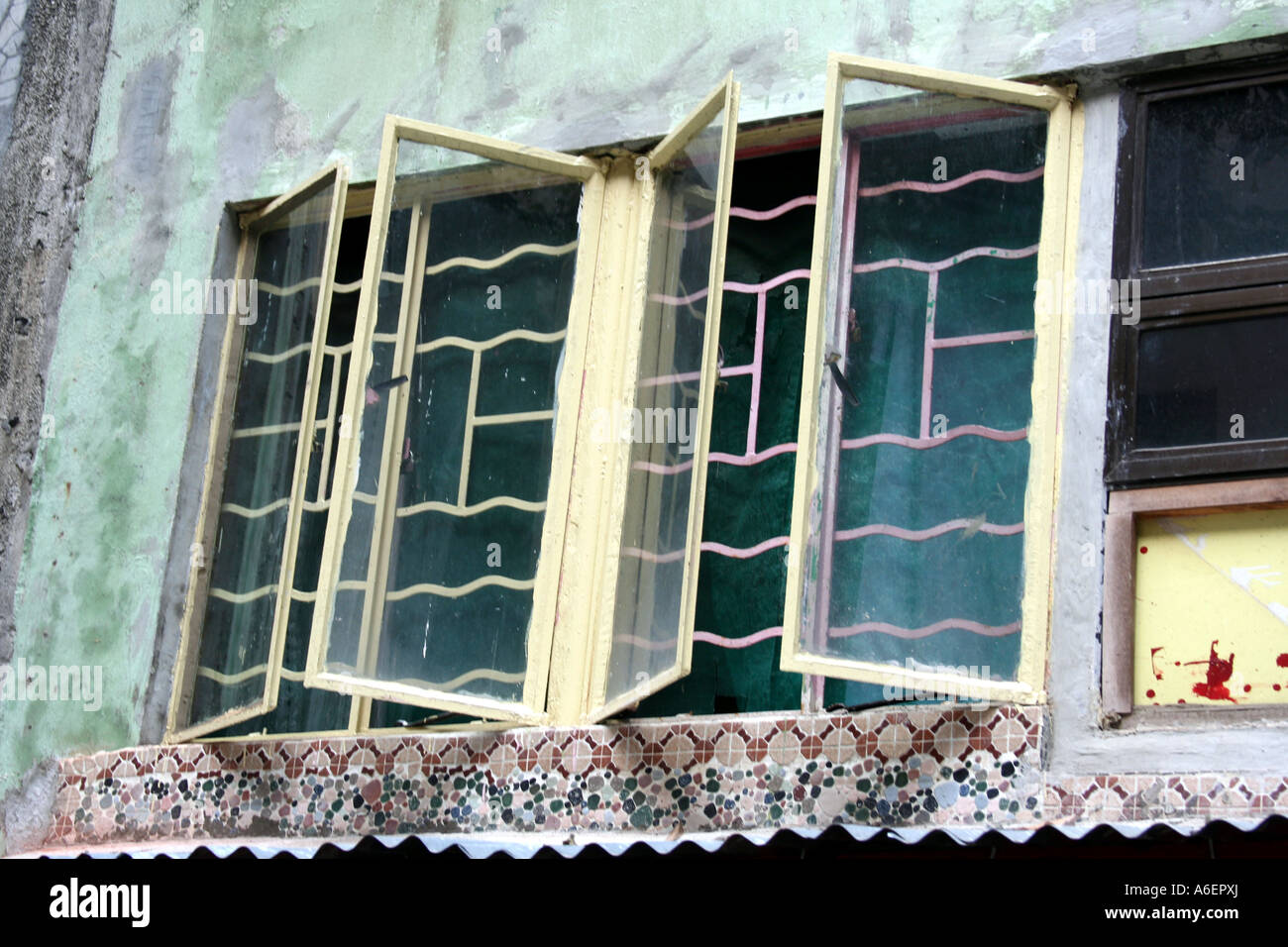 Colourful Windows, Street Scenic, Hong Kong Stock Photo - Alamy