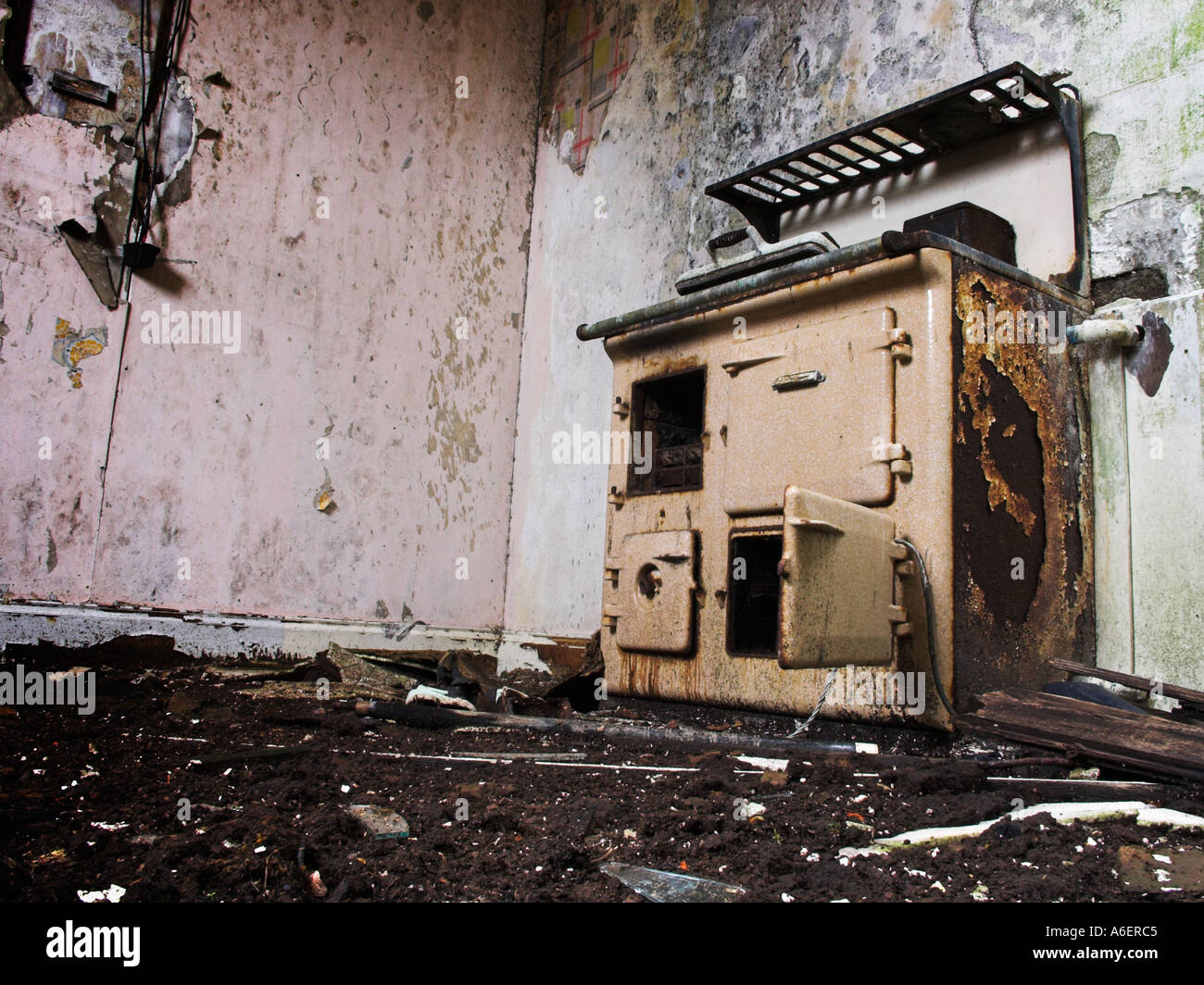 Old Rayburn in derelict building Shetland Scotland Stock Photo - Alamy