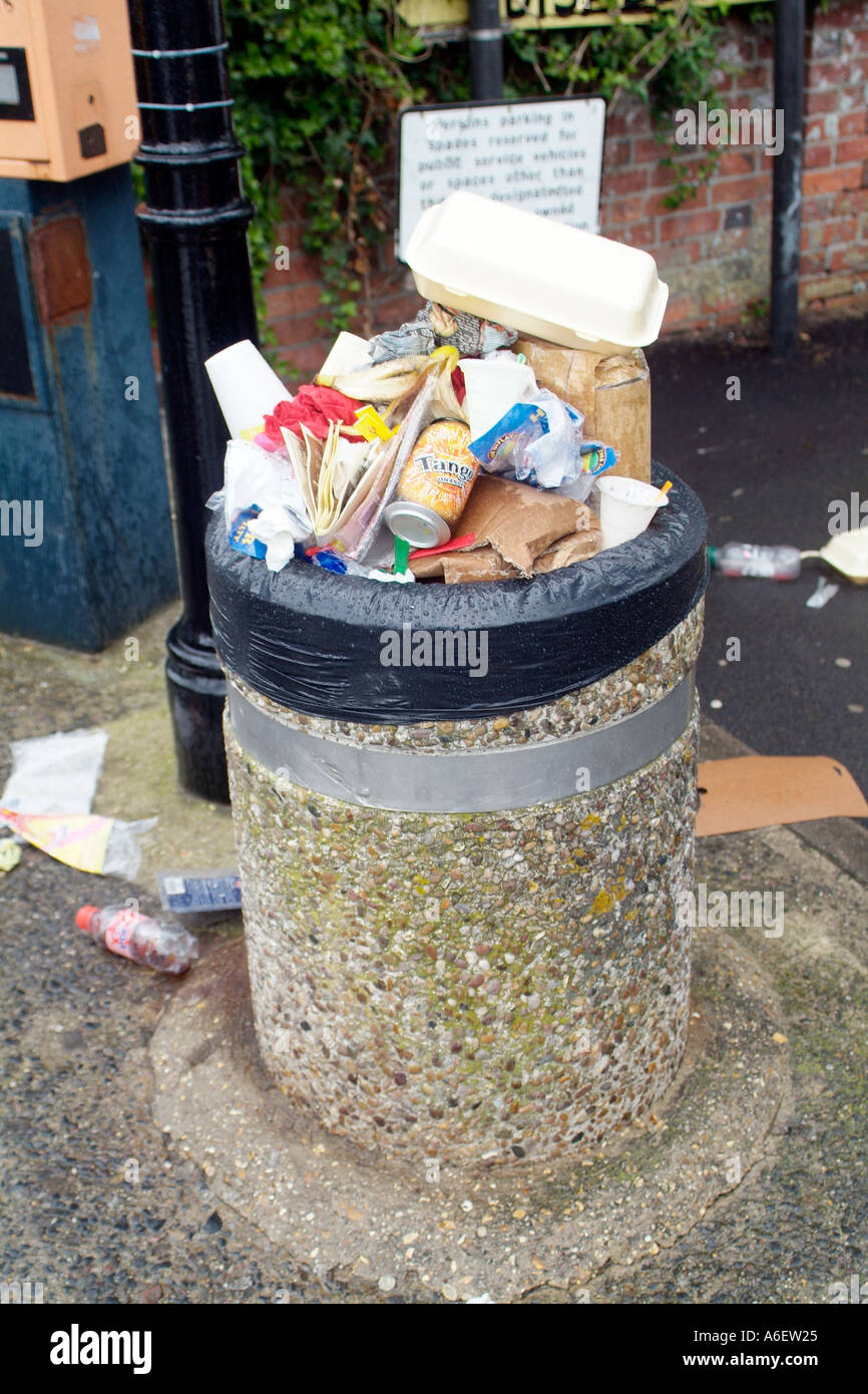 Public Trash Can Overflowing Garbage Stock Photos & Public Trash Can ...