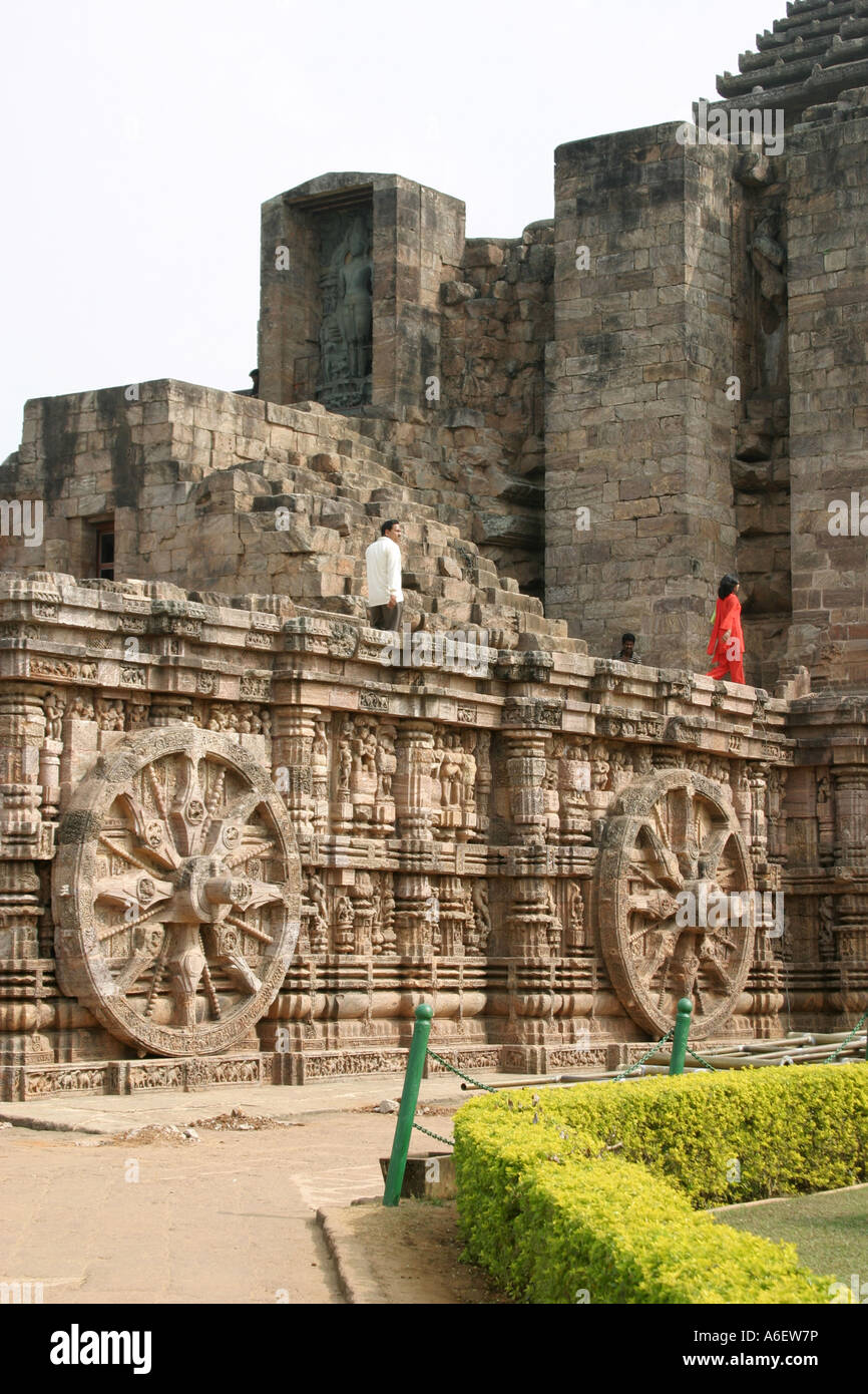 Wheels of the Sun God (Surya) chariot at Konark Temple on the Bay of ...