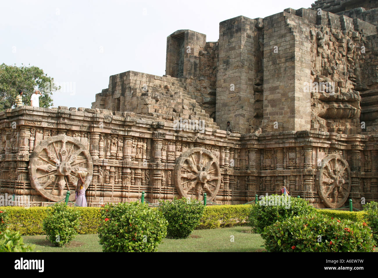 Wheels of the Sun God (Surya) chariot at Konark Temple on the Bay of ...