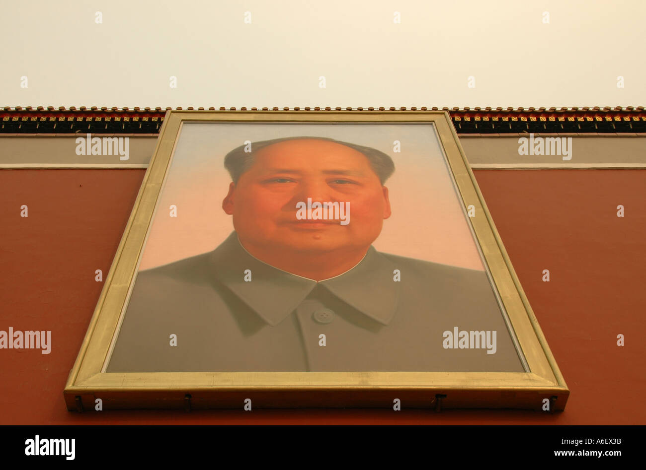 Big portrait of Mao at the entrance of the Forbidden City in Beijing ...