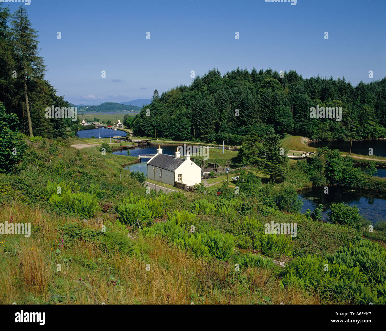Lock keepers cottage crinan canal hi-res stock photography and images ...