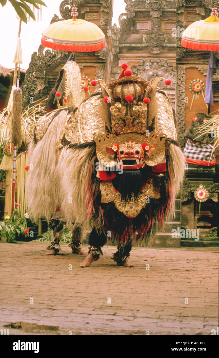 Bali Dragon dance performance Stock Photo - Alamy