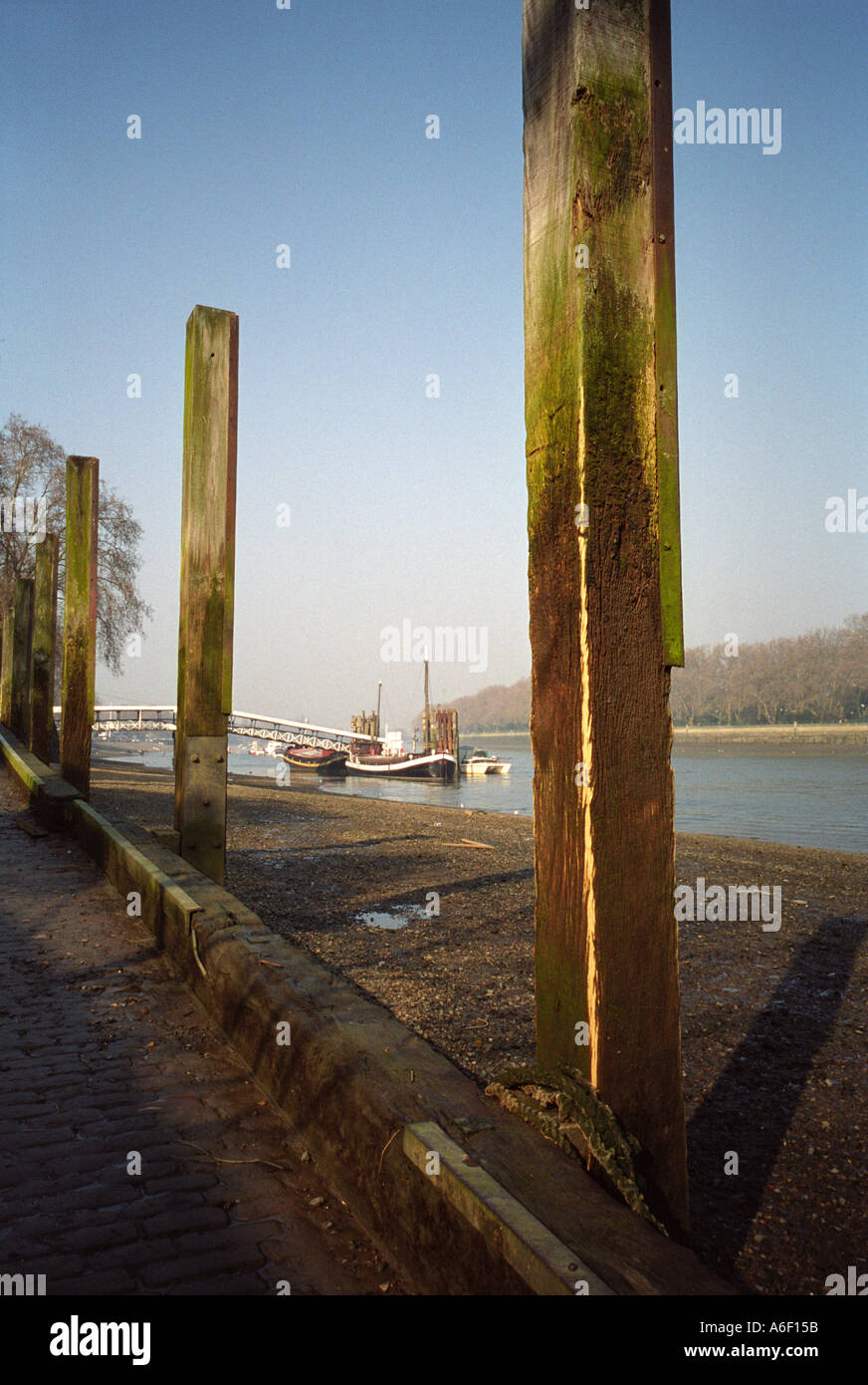 Putney embankment hi-res stock photography and images - Alamy