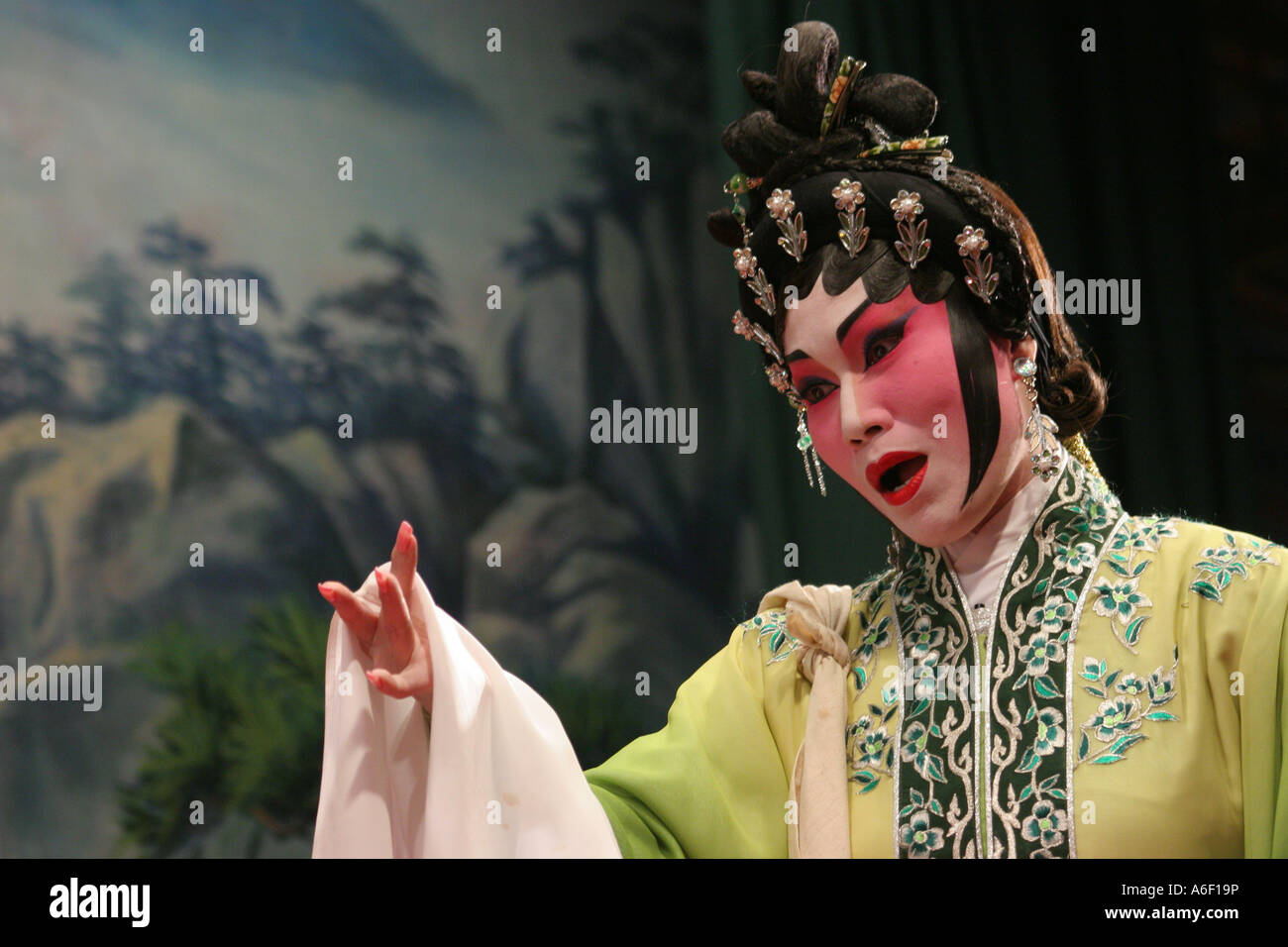 Chinese opera singer Stock Photo - Alamy