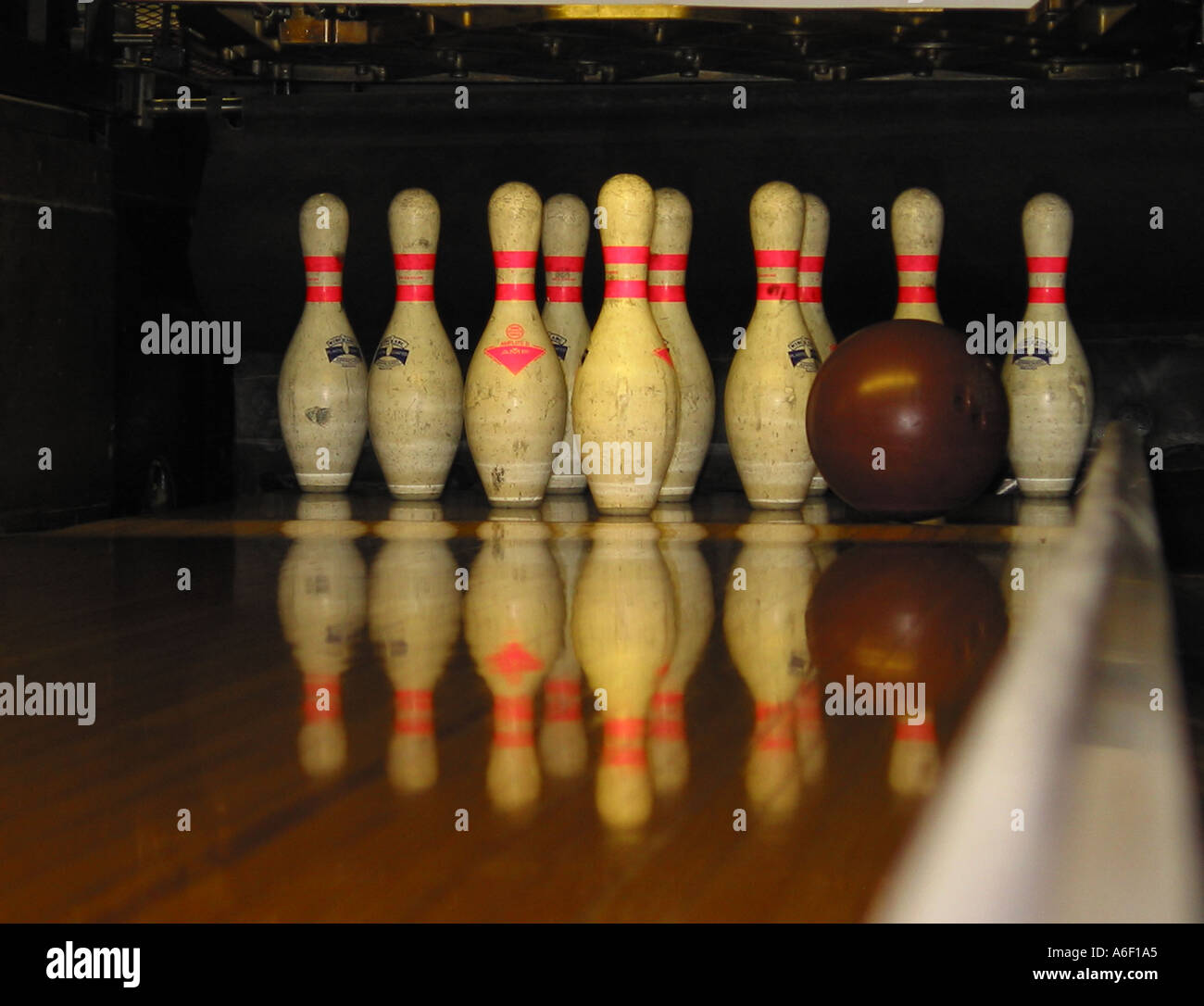 Indoor bowls bowling hi-res stock photography and images - Alamy