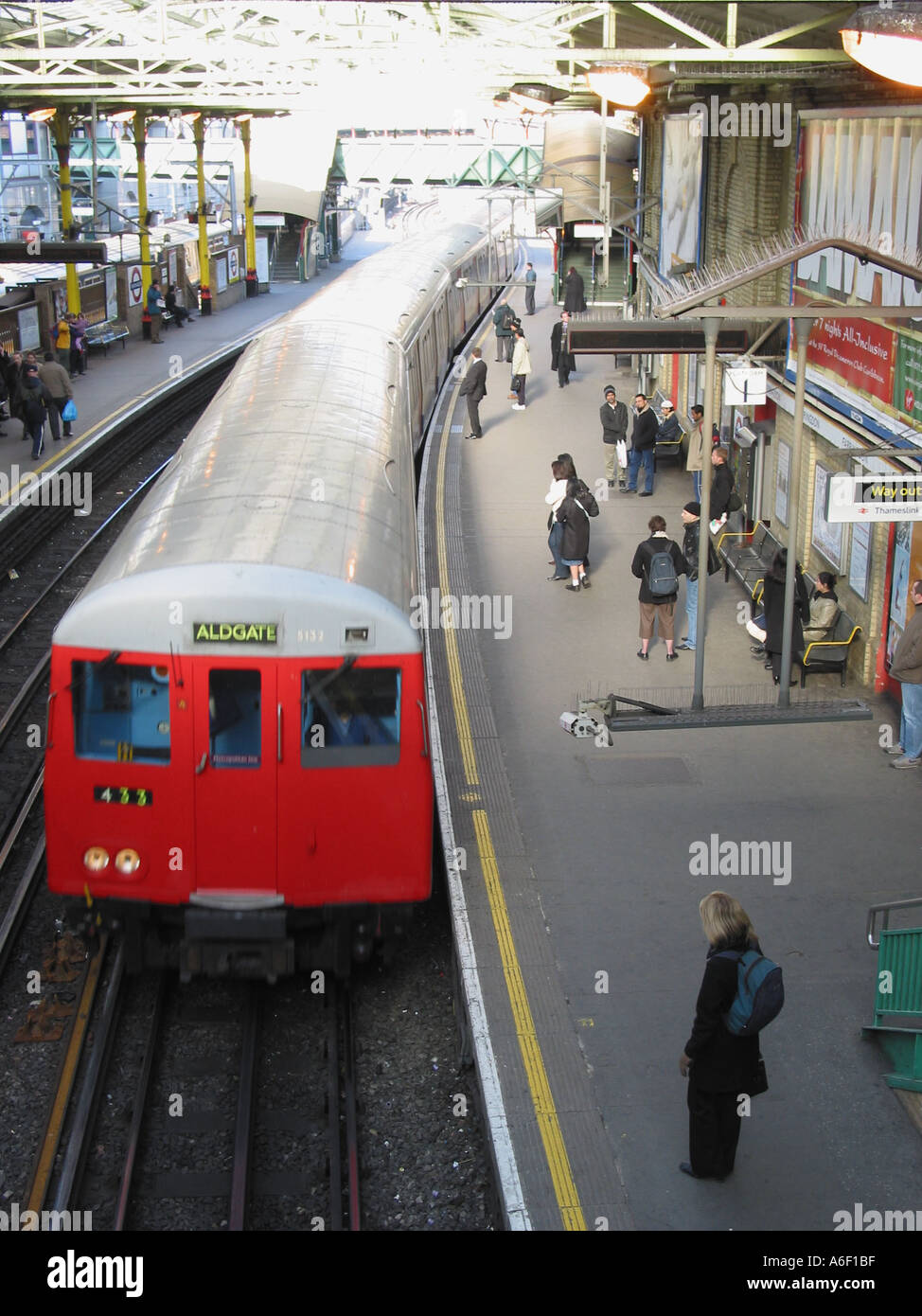 Farringdon Underground Station and Platform London England Great ...