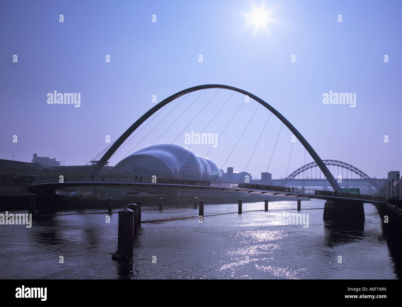 Gateshead millenium bridge tyne blue sky sun hi-res stock photography ...