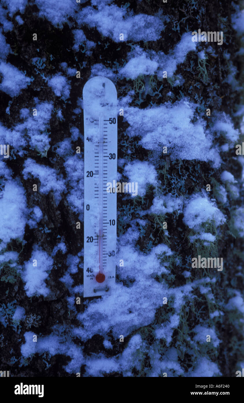 Minus degrees below freezing hi-res stock photography and images - Alamy