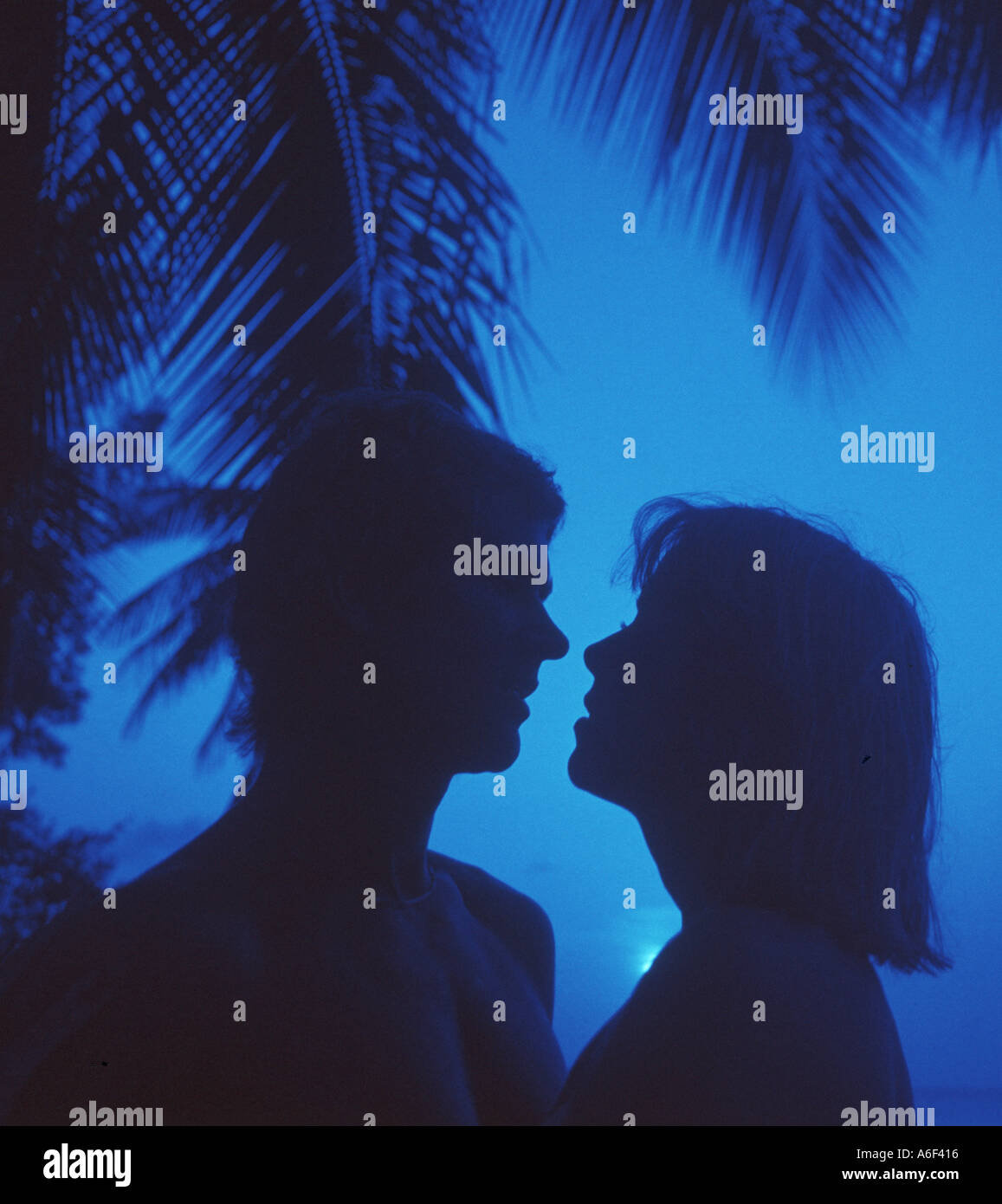 Couple in moonlight hi-res stock photography and images - Alamy