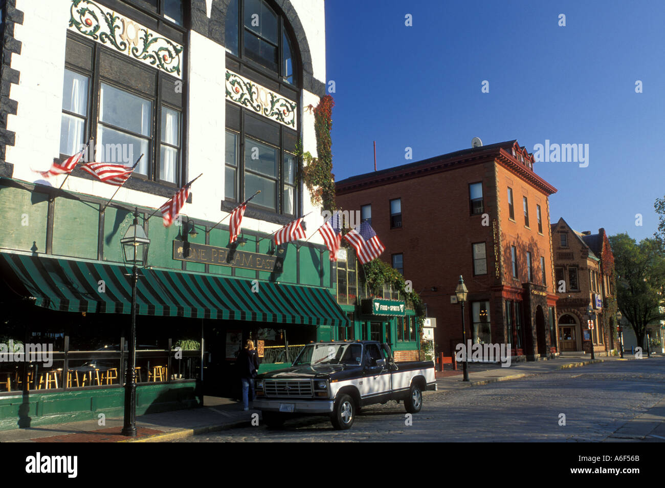 Thames street newport ri hi-res stock photography and images - Alamy
