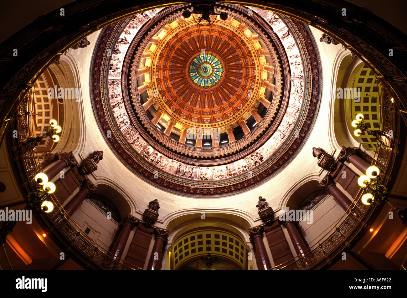 Illinois capitol rotunda dome hi-res stock photography and images - Alamy