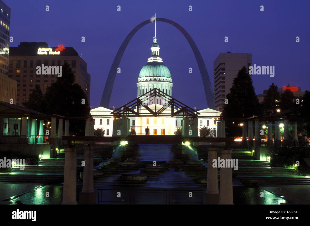 Evening view st louis skyline hi-res stock photography and images - Alamy