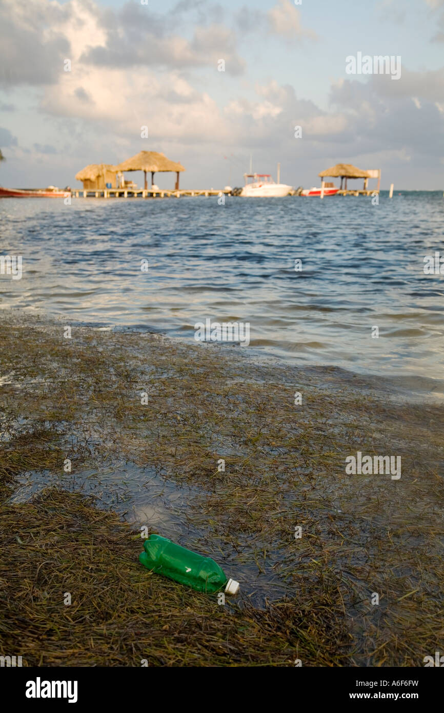 Plastic ocean pollution hi-res stock photography and images - Alamy