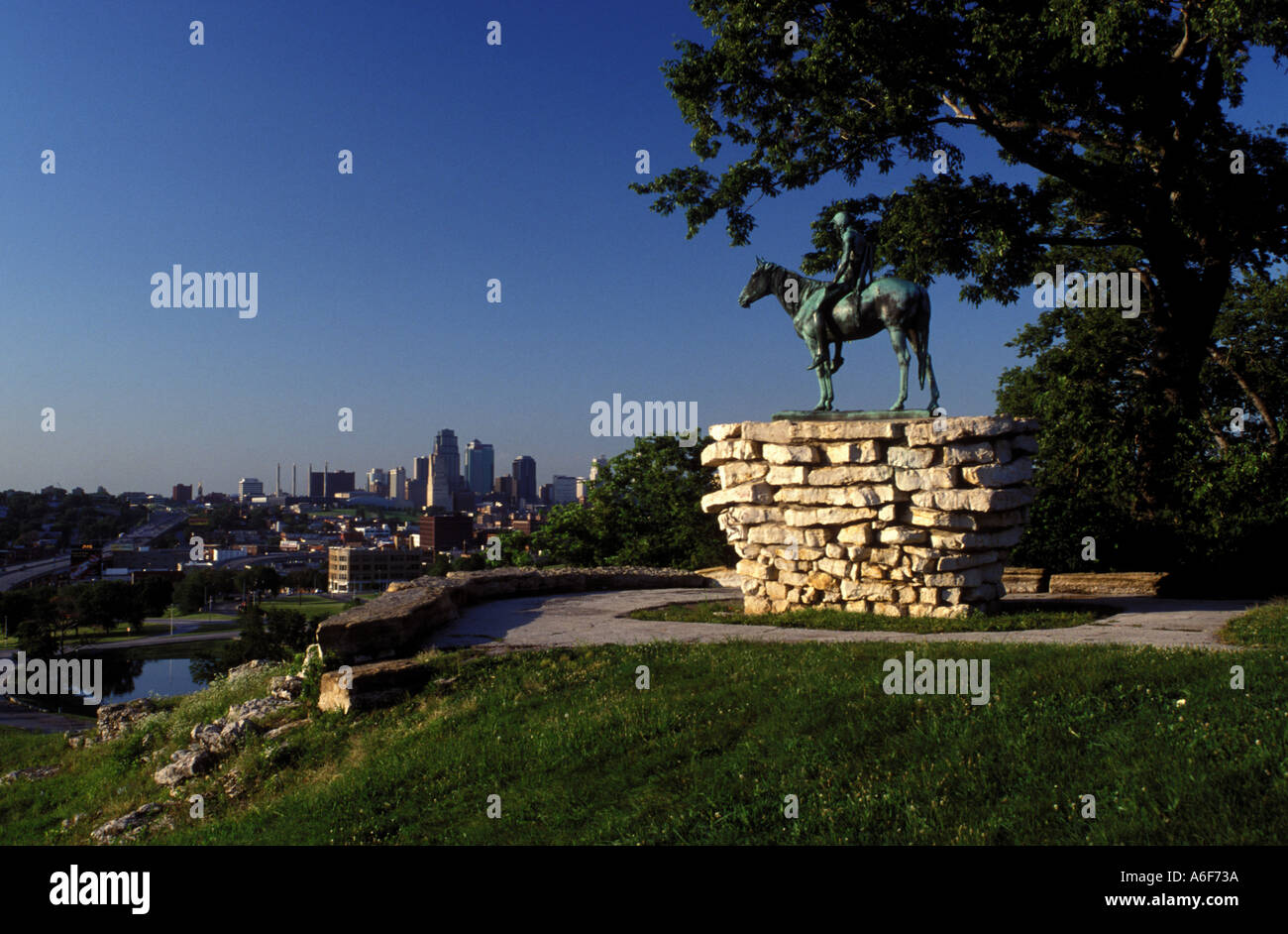 Indian scout indian statue hi-res stock photography and images - Alamy
