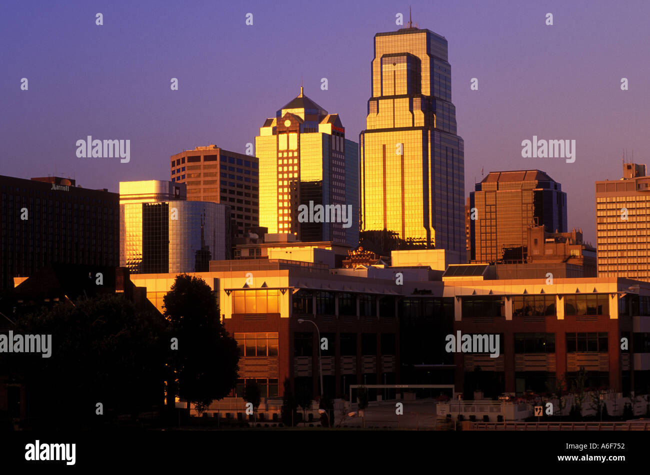 Kansas city skyline at sunrise hi-res stock photography and images - Alamy