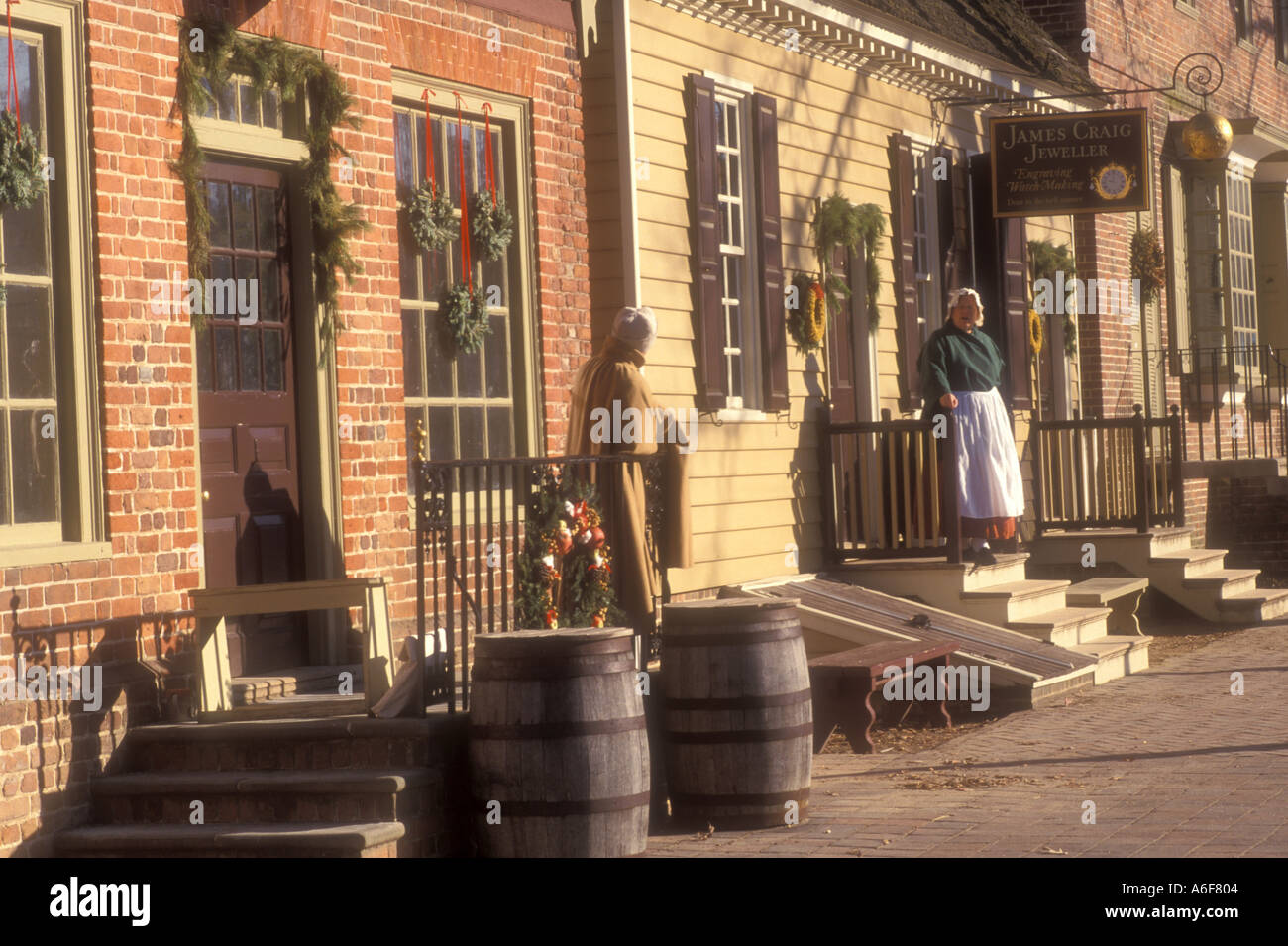 Colonial costumes williamsburg hi-res stock photography and images - Alamy