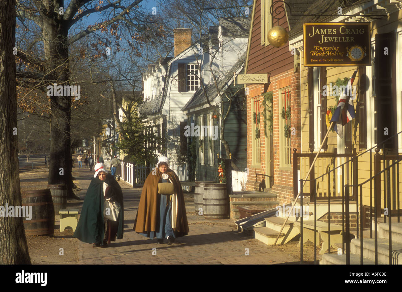 Colonial costumes williamsburg hi-res stock photography and images - Alamy