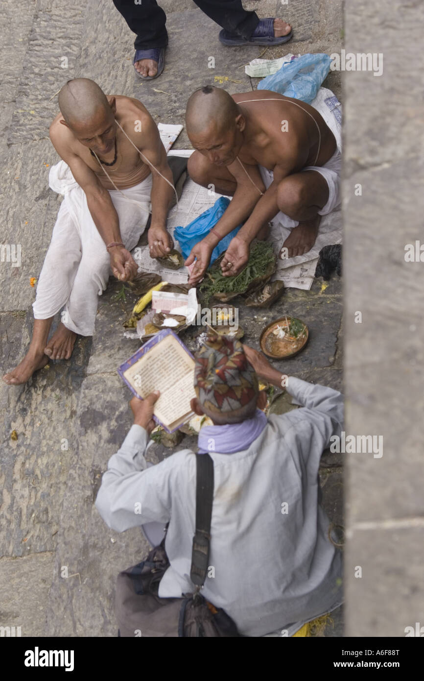 A Hindu funeral ceremony at a temple in Kathmandu Nepal Stock Photo - Alamy