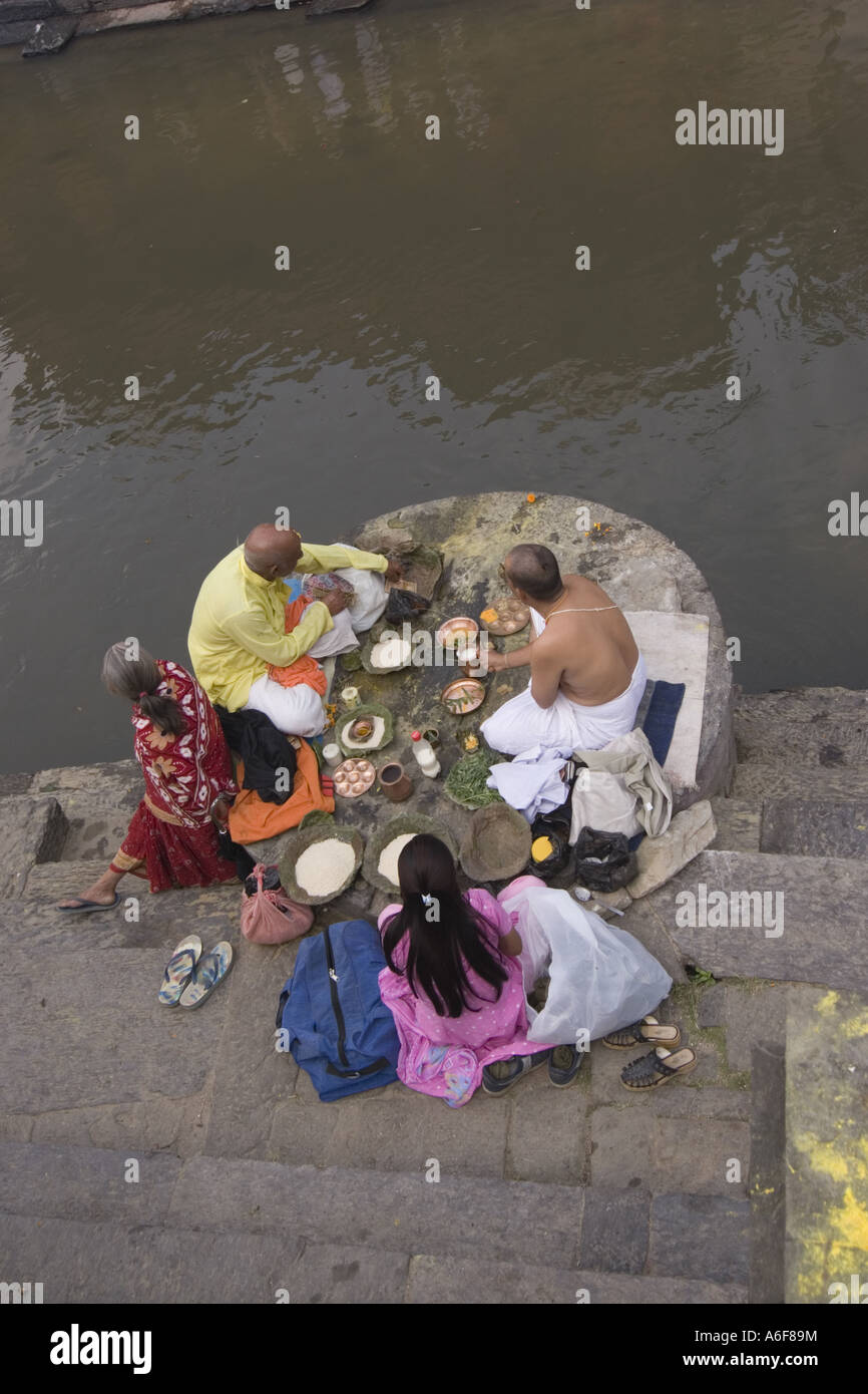 Hindu funeral hi-res stock photography and images - Alamy