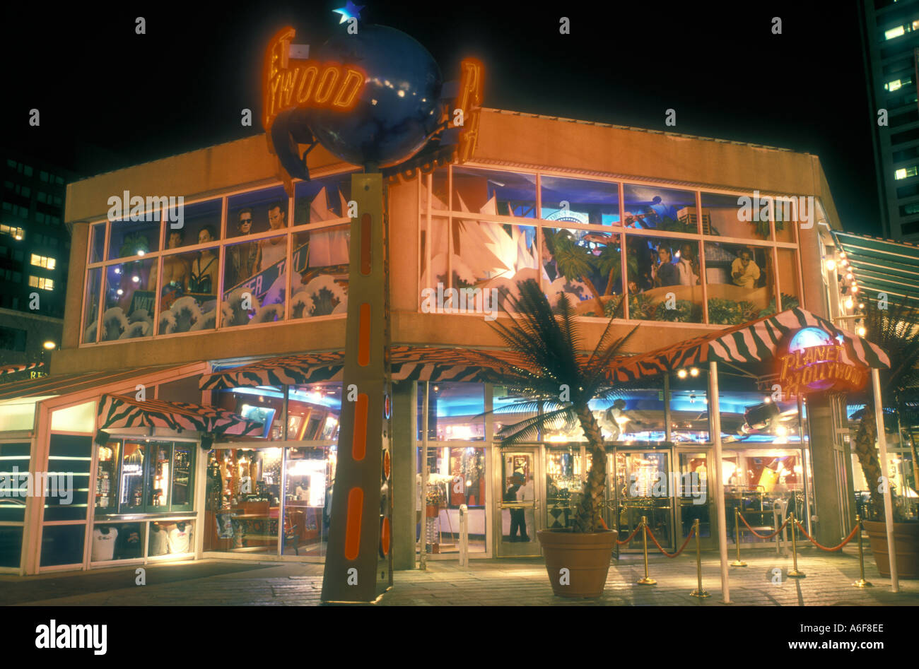 Baltimore inner harbor dining hi-res stock photography and images - Alamy