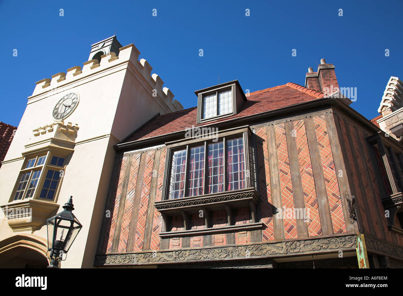Tudor elizabethan architecture building hi-res stock photography and ...