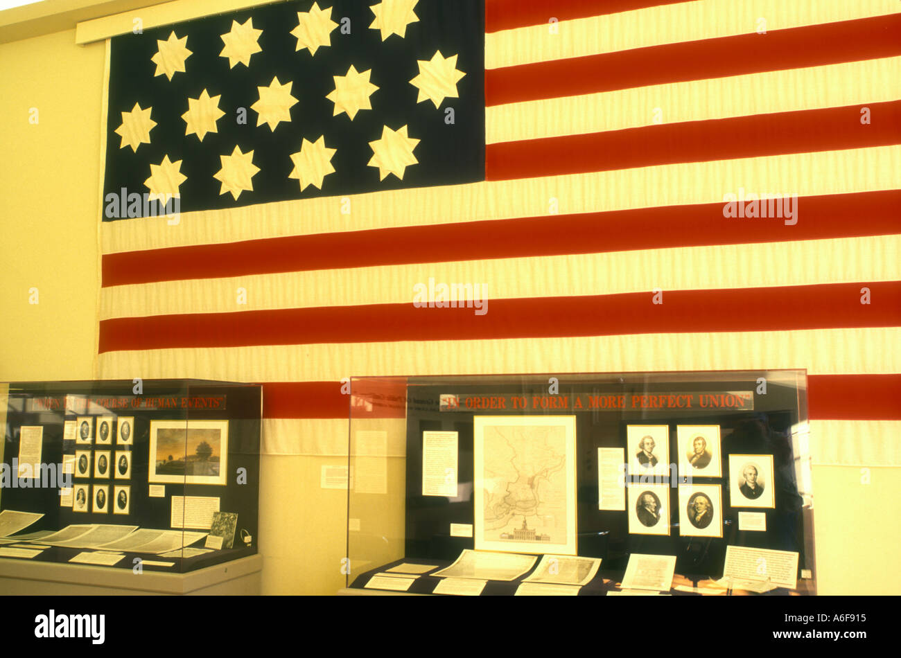Maryland state house and flag hi-res stock photography and images - Alamy