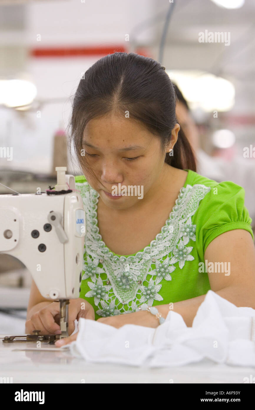 China chinese female factory workers hi-res stock photography and ...