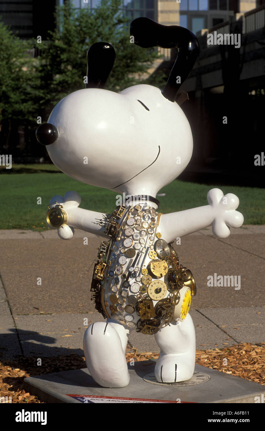 Statue of snoopy hi-res stock photography and images - Alamy