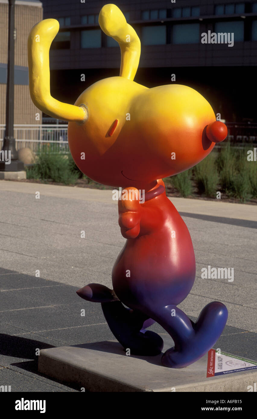 Snoopy rainbow statue hi-res stock photography and images - Alamy