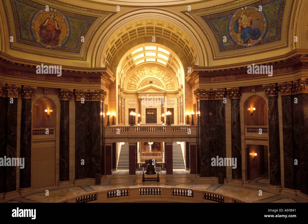 Rotunda wisconsin state capitol madison wisconsin hi-res stock ...