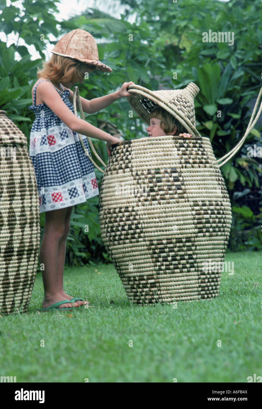 Tourists with traditional baskets Cook Islands Stock Photo - Alamy