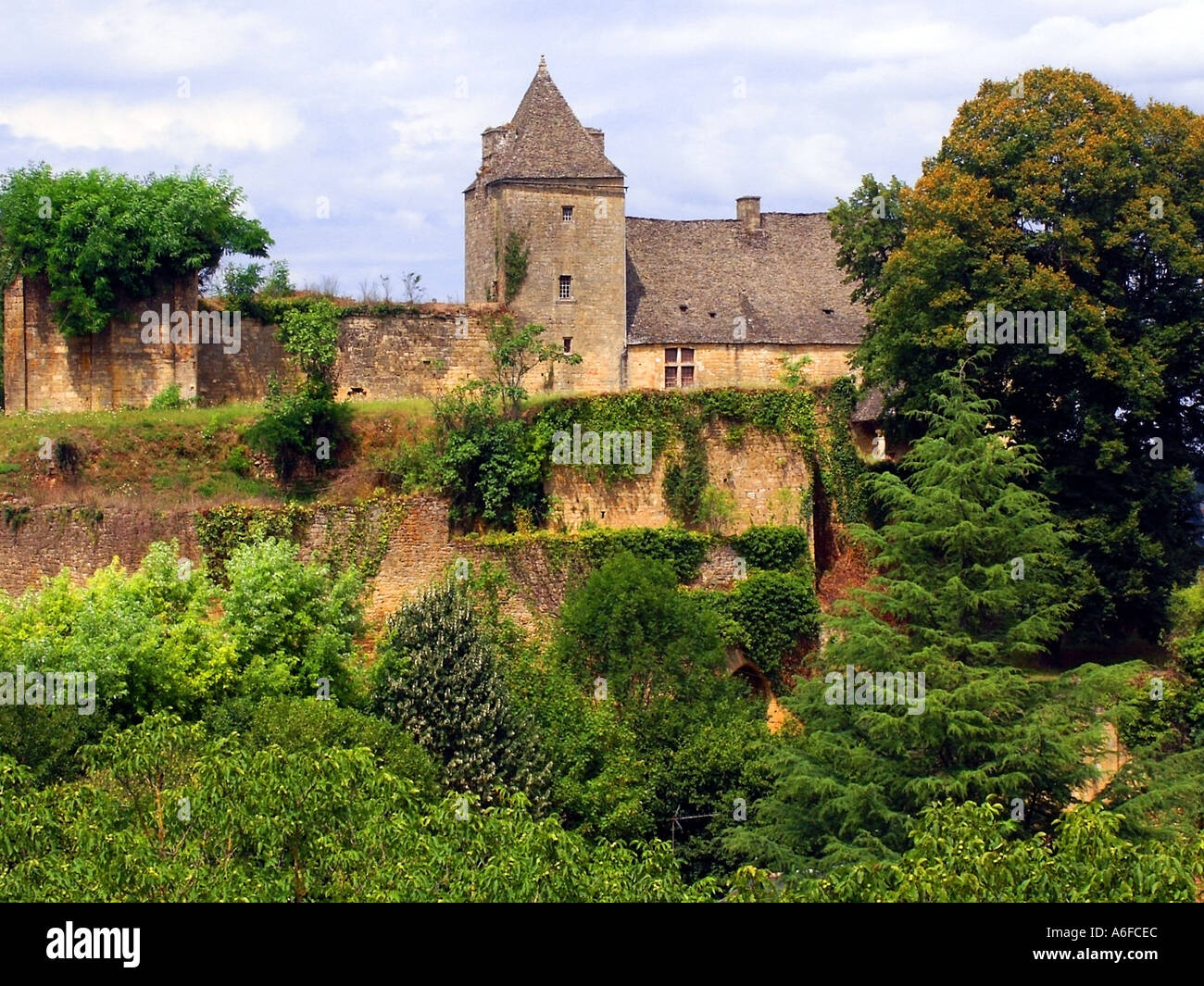 salignac chateau dordogne valley france Stock Photo - Alamy