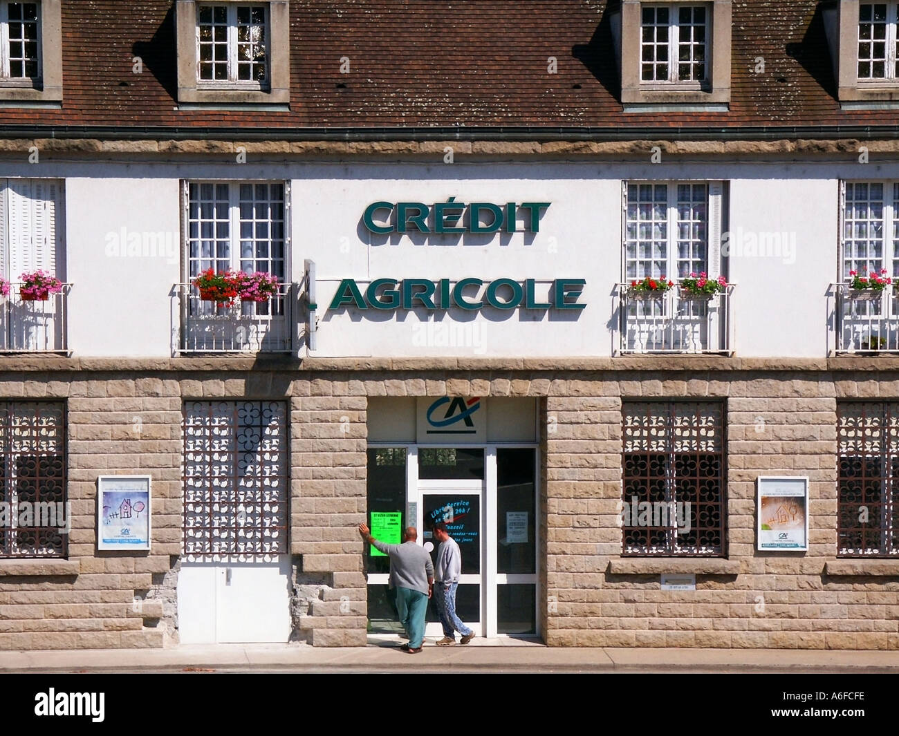 Banks close doors hi-res stock photography and images - Alamy