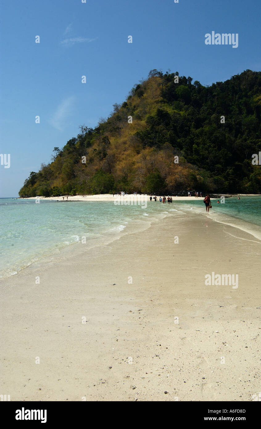 Walk across the sea,"Taley Wak", the sandbar connecting two islands ...