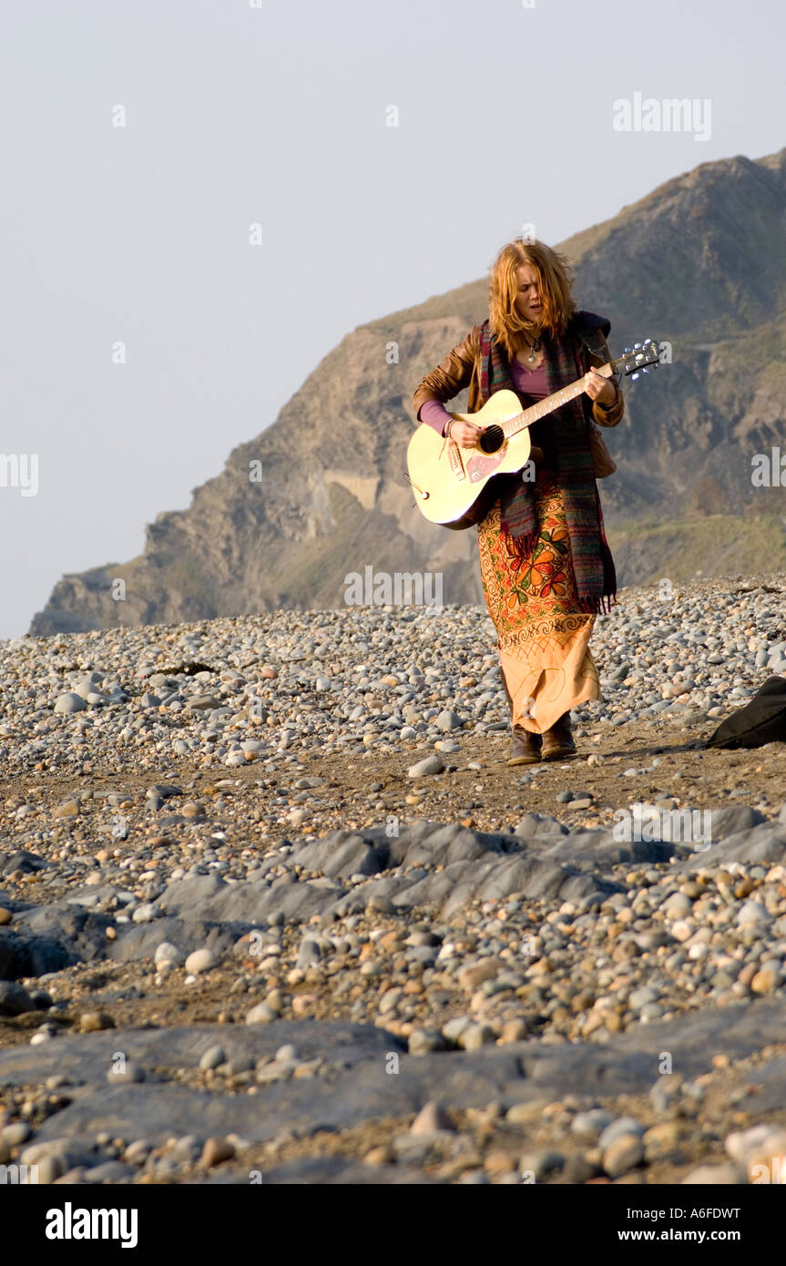 Long haired female singer hi-res stock photography and images - Alamy