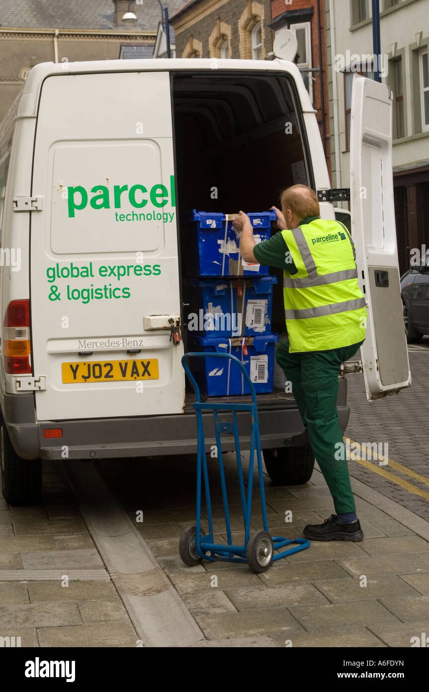 Parceline courier service - white van man Stock Photo - Alamy