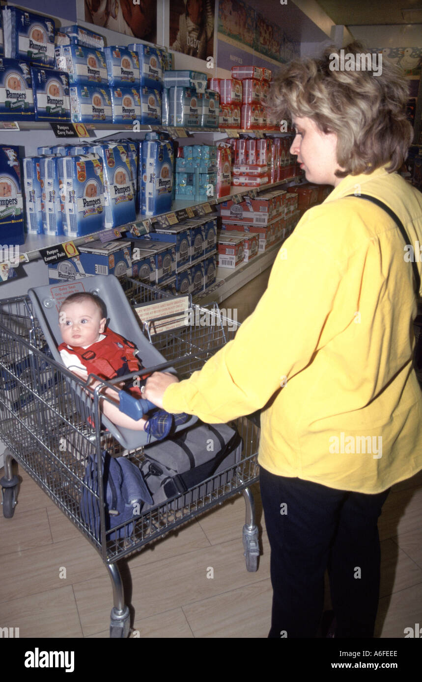 Supermarket aisles child hi-res stock photography and images - Alamy