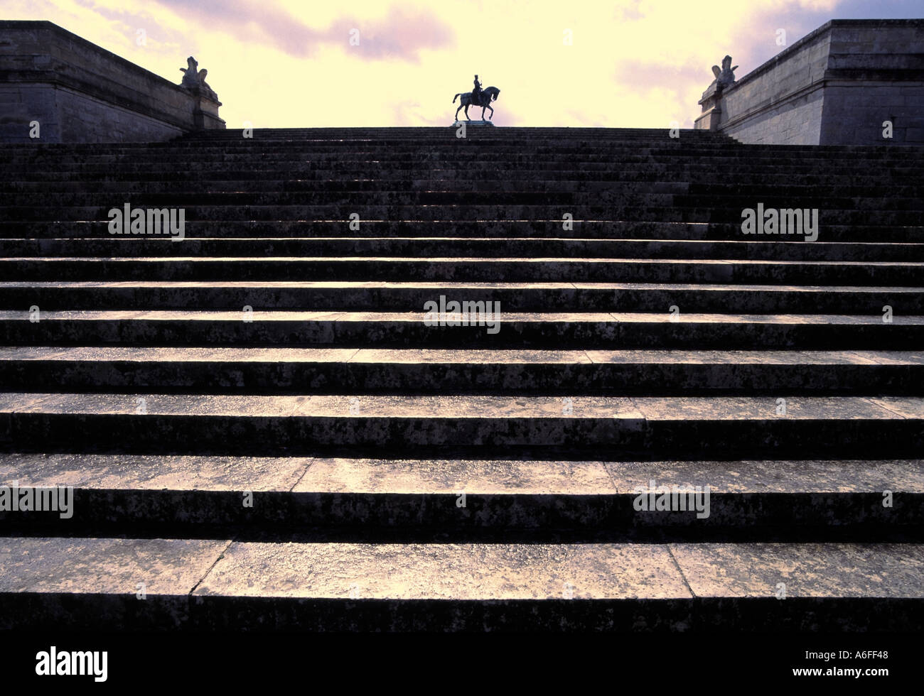 monumental staircase chateau chantilly france the monumental staircase ...