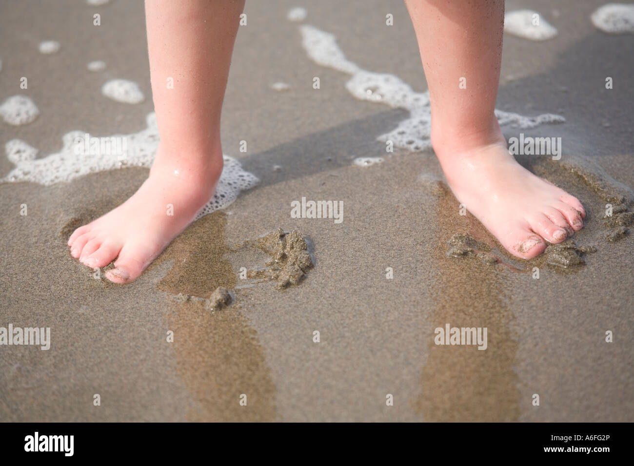 Toes on the beach hi-res stock photography and images - Alamy