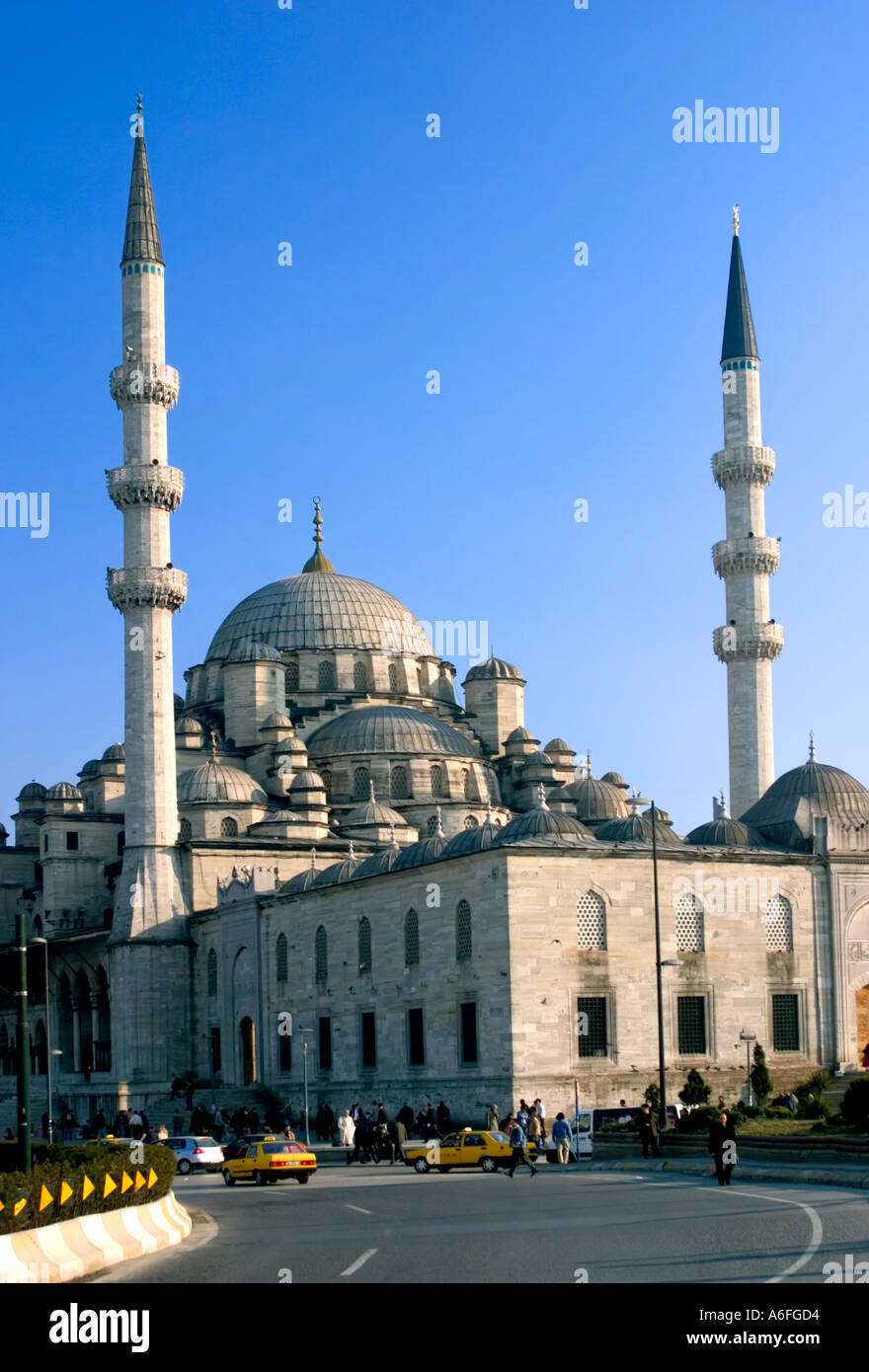 The Yeni Cami (New Mosque) Mosque Istanbul Turkey Stock Photo - Alamy