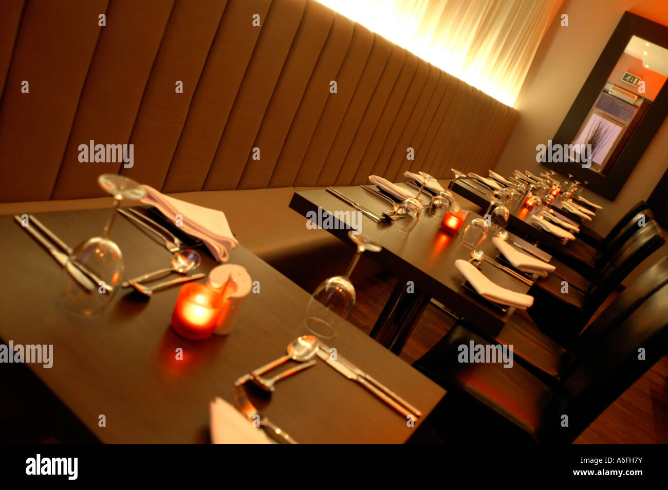 Empty restaurant table low angle hi-res stock photography and images ...