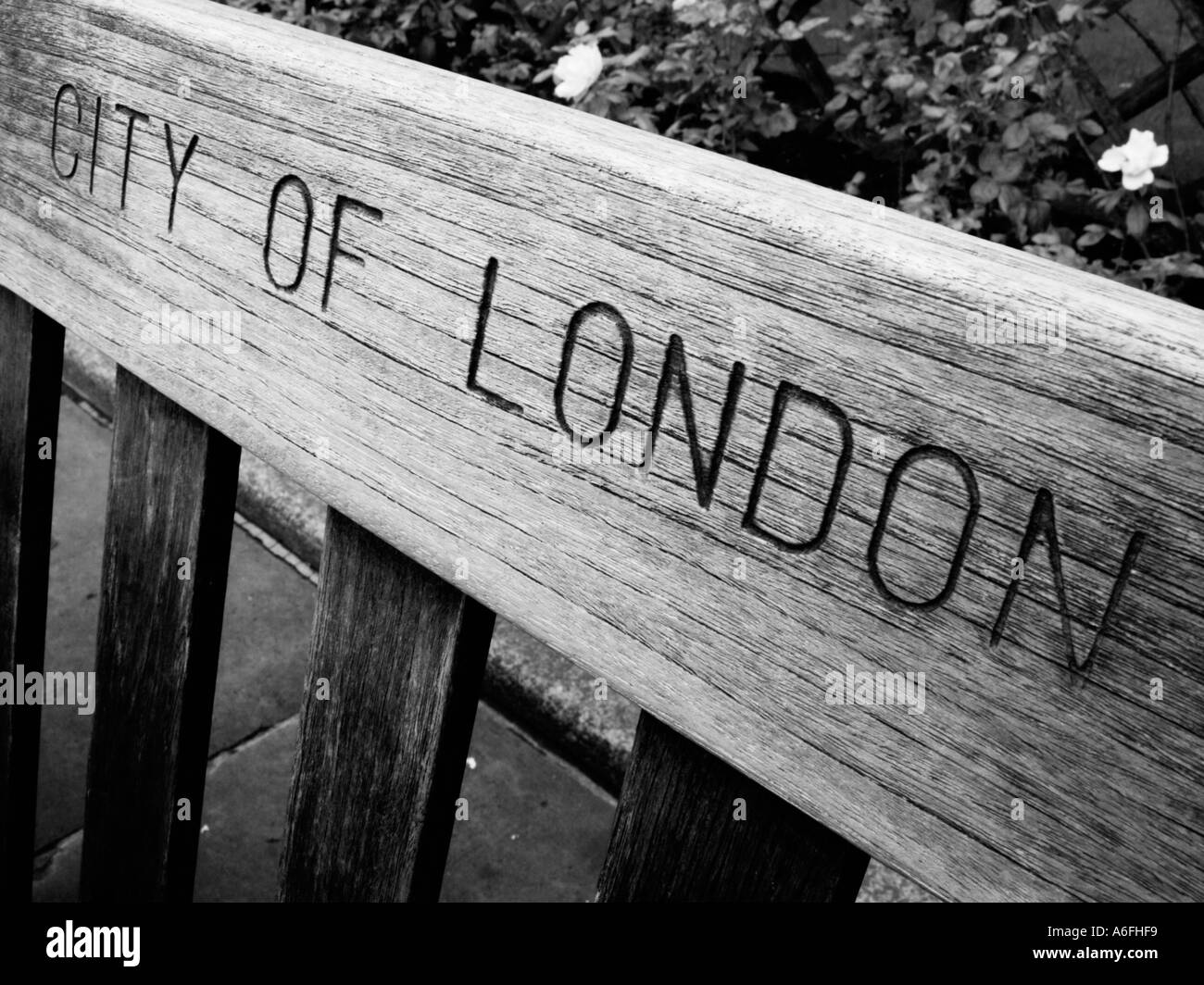 Park Bench London Stock Photo - Alamy