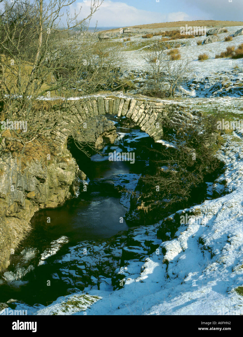 Semicircular stone arch bridge hi-res stock photography and images - Alamy